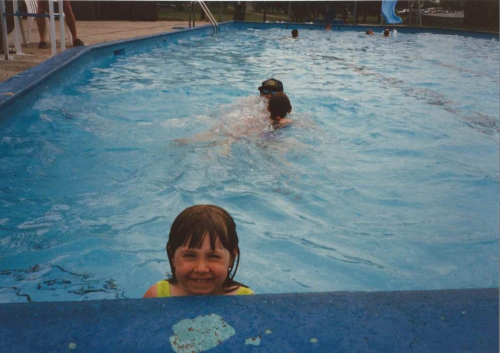 1990 Fun in the Old Pool – Piscine Valois Pool